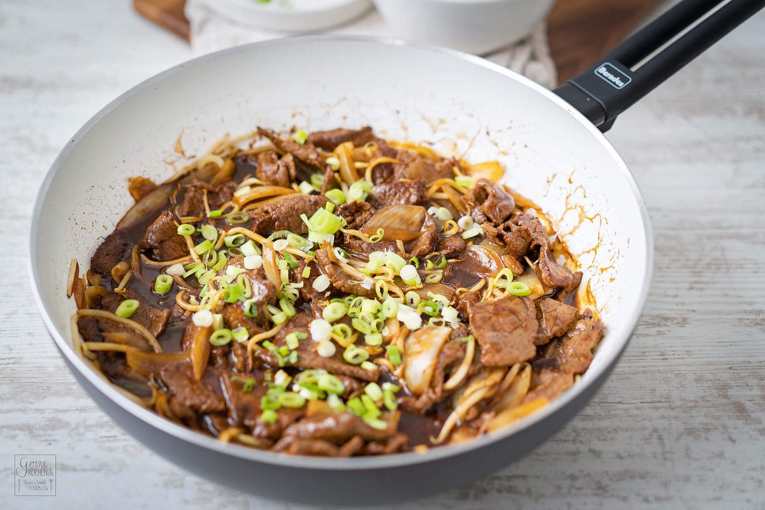 Asiatisches Rindfleisch Mit Zwiebeln