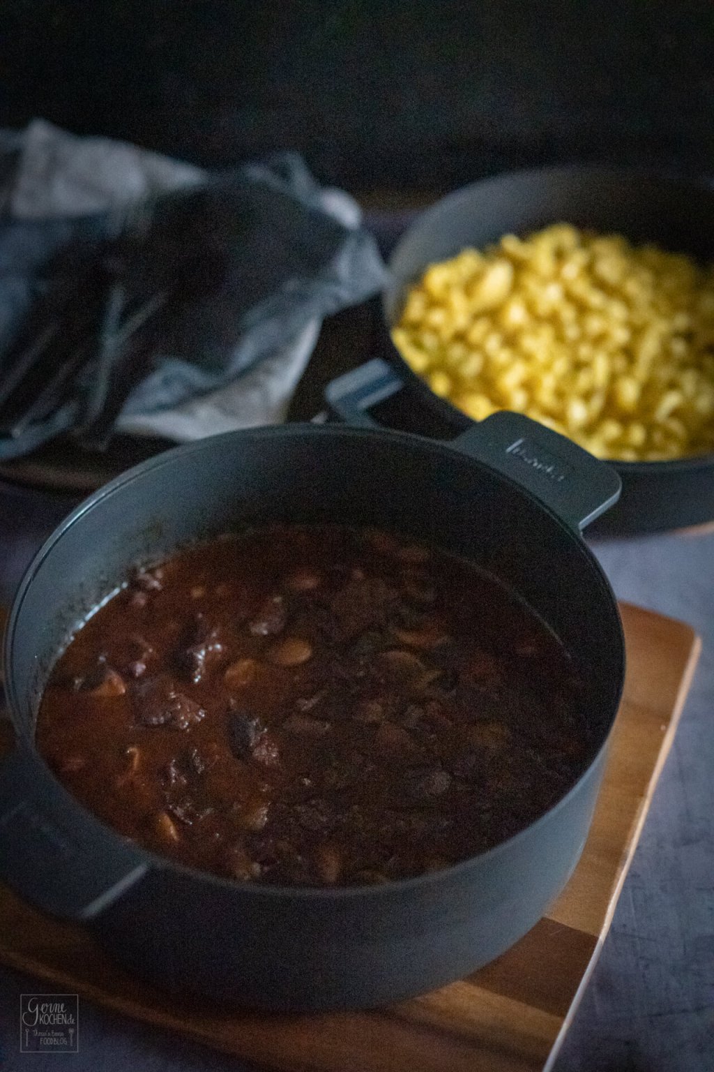 Rehgulasch mit frischen Pilzen und Speck - Unser Rezept