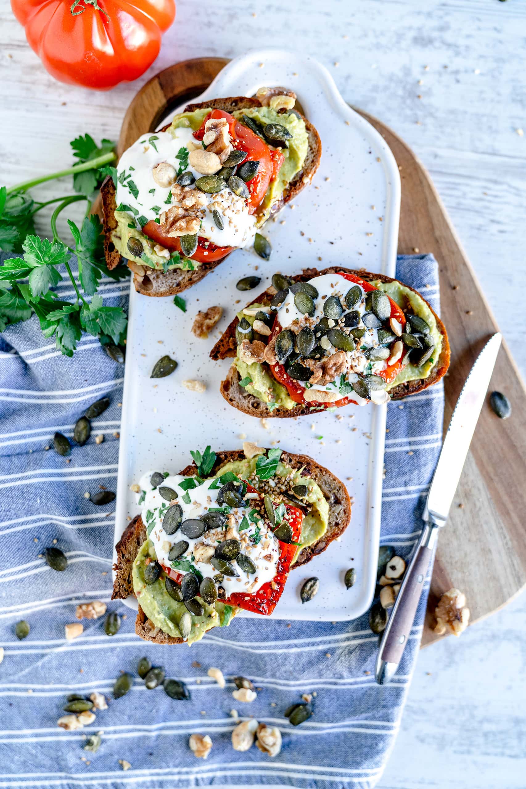 Avocado-Brot mit karamellisierter Tomate - Unser Rezept