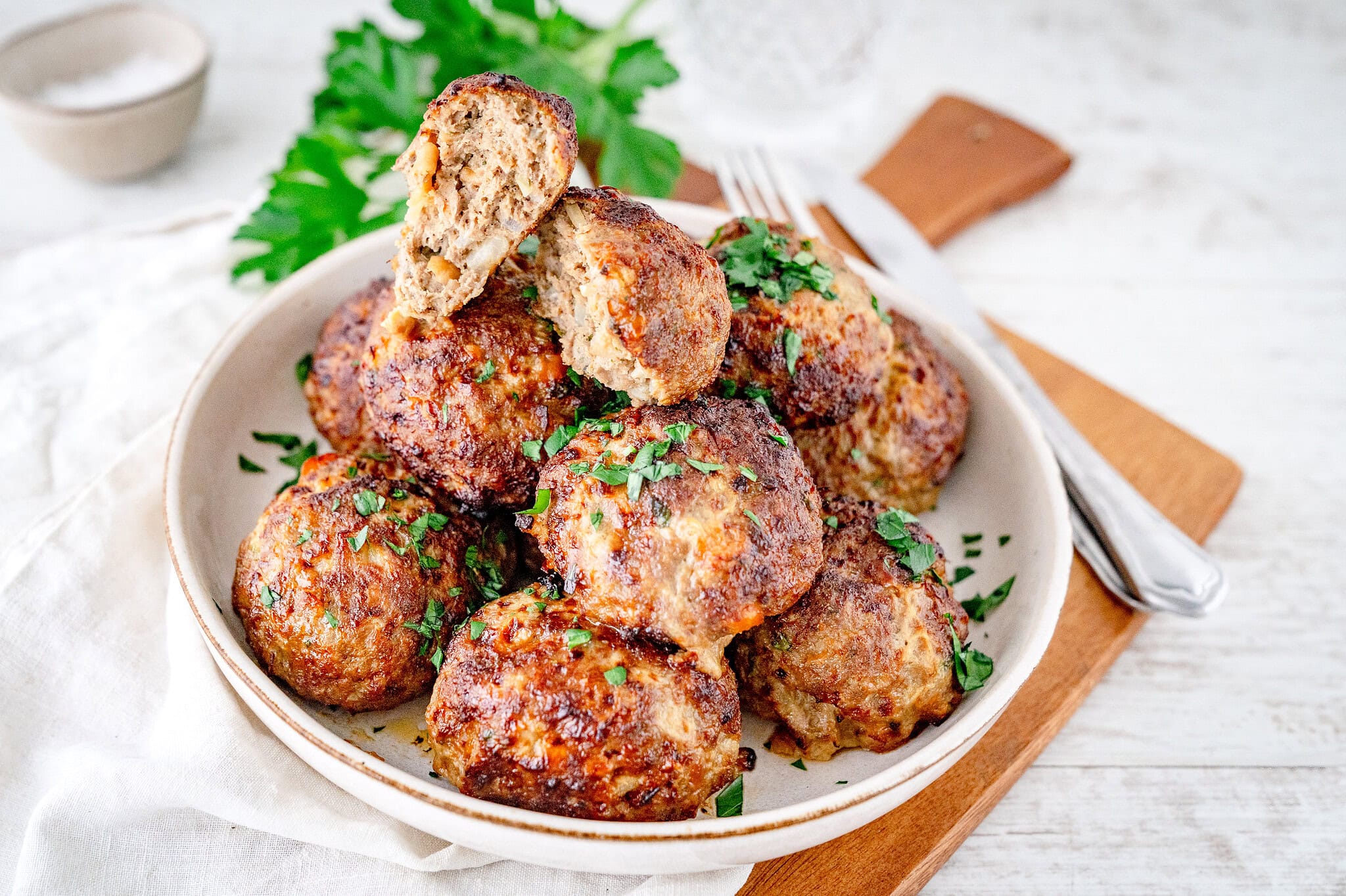 Frikadellen aus der Heißluftfritteuse - Rezept von Gernekochen.de