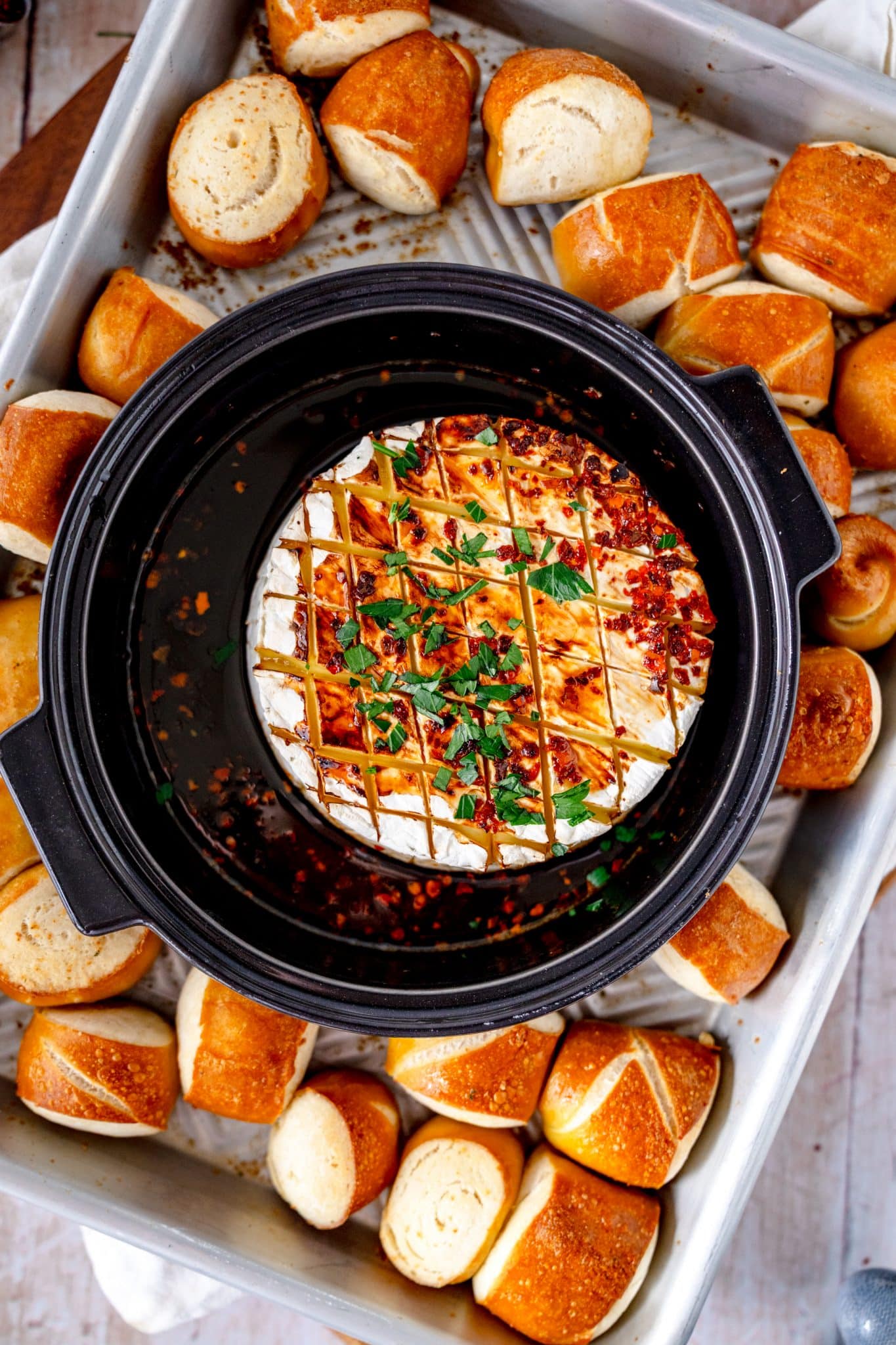 Gebackener Camembert mit Hot Honey - Rezept von Gernekochen.de